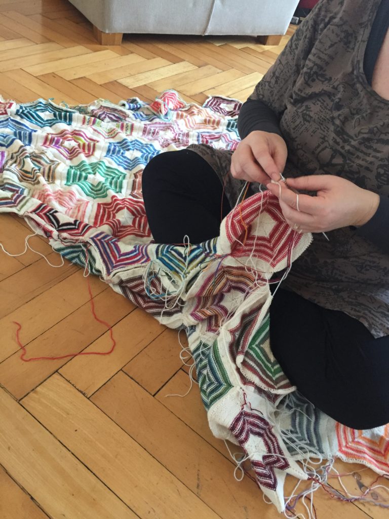 Die Patchworkdecke ist endlich fertig - wollfaktor.de